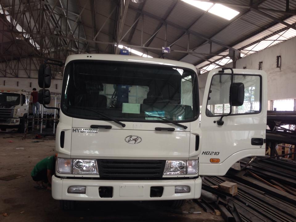 Hyundai HD210, xe tải Hyundai HD210 gắn cẩu Unic